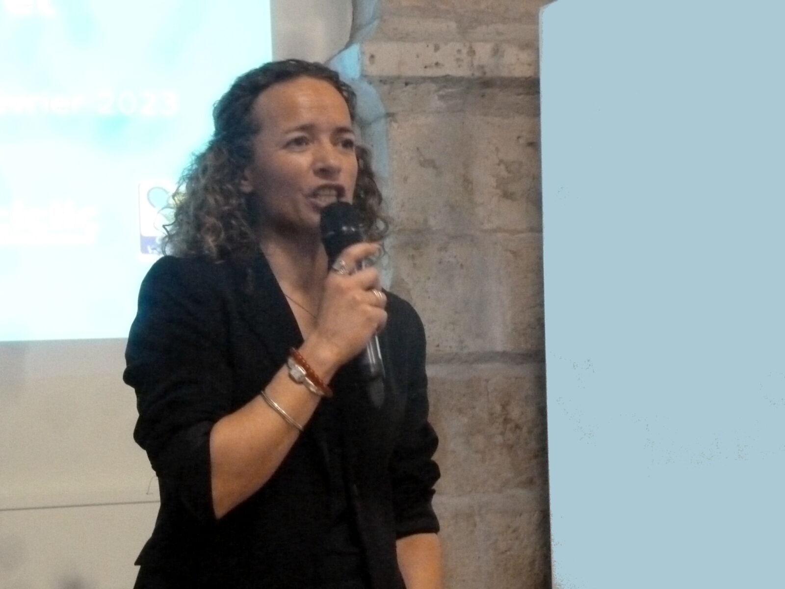 L'écrivaine Emilie Riger en résidence aux archives du Loiret - Mag ...