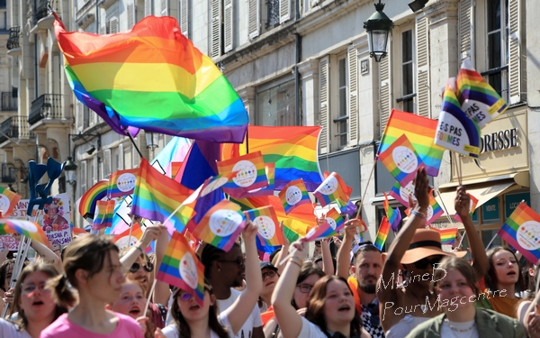 Le centre LGBTI de Tours attaqué à la bouteille explosive - Mag ...